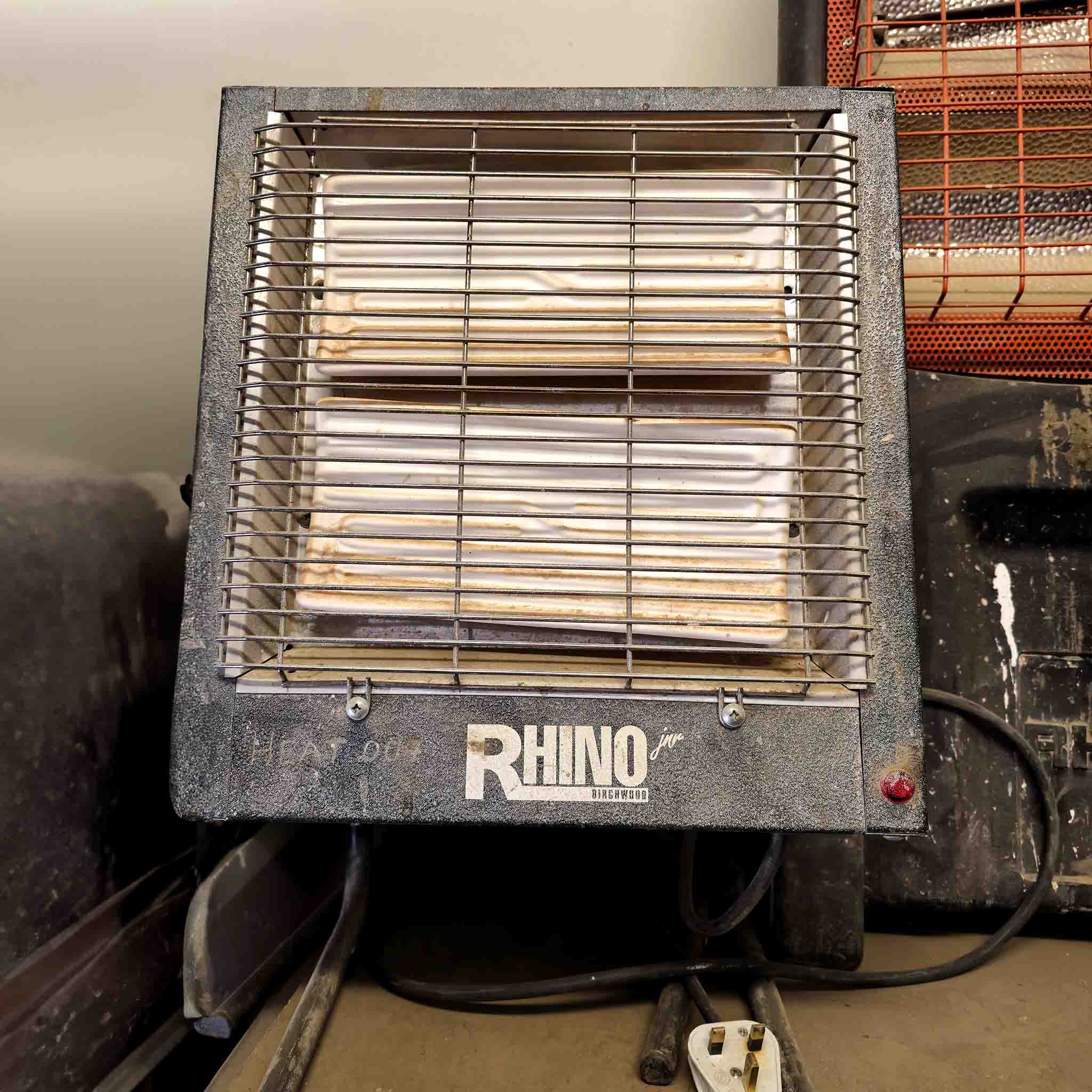 Ceramic Heater – RED Hire